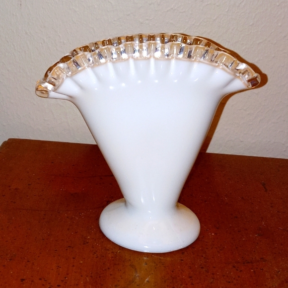Fenton | Accents | Fenton Vintage Fan Vase | Poshmark